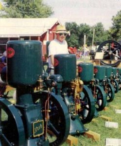 Tullers Show Complete Set of Novo Gas Engines at ’97 Old Threshers ...